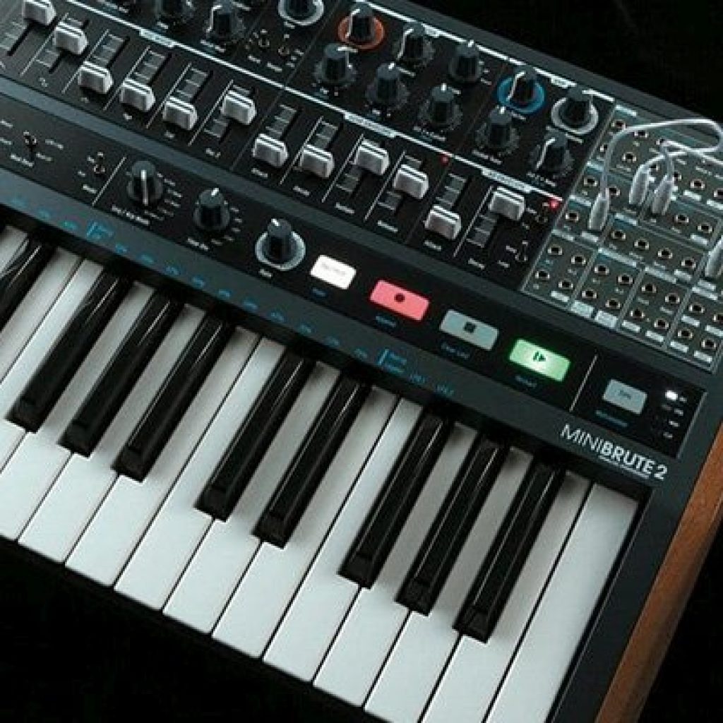 Top 7 Analog Synthesizers for Beginners - CFA-Sound